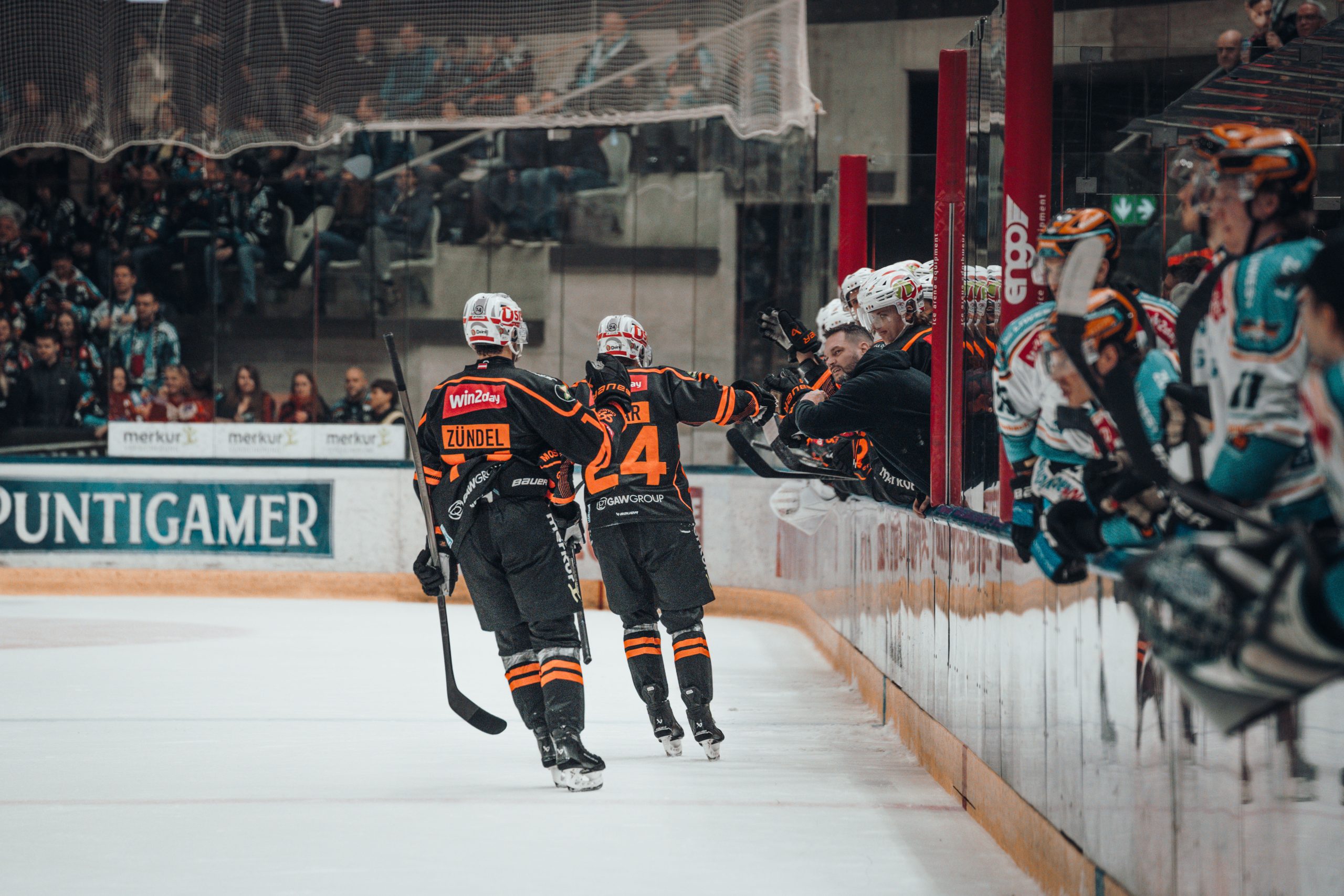 Schiechl lässt den Bunker beben: 99ers erzwingen Overtime-Sieg gegen Linz - Moser Medical Graz99ers